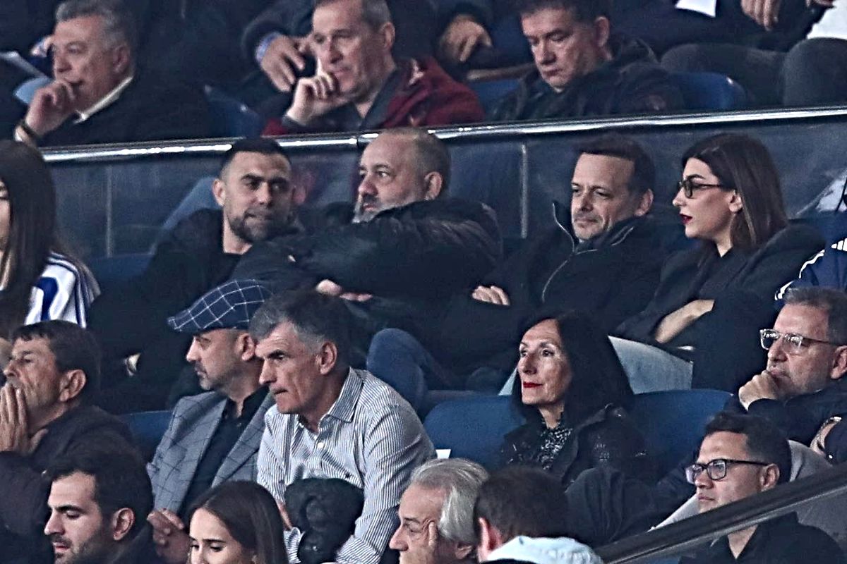 ΝΤΡΟΠΗ: Δίπλα στον Καραπαπά στο ΟΑΚΑ με... γελάκια ο Δήμαρχος Αθηναίων ...